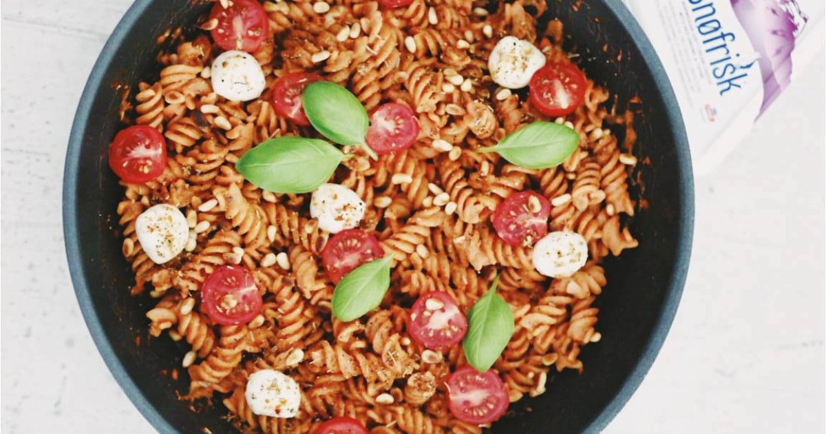 Mediterranean spirelli salad