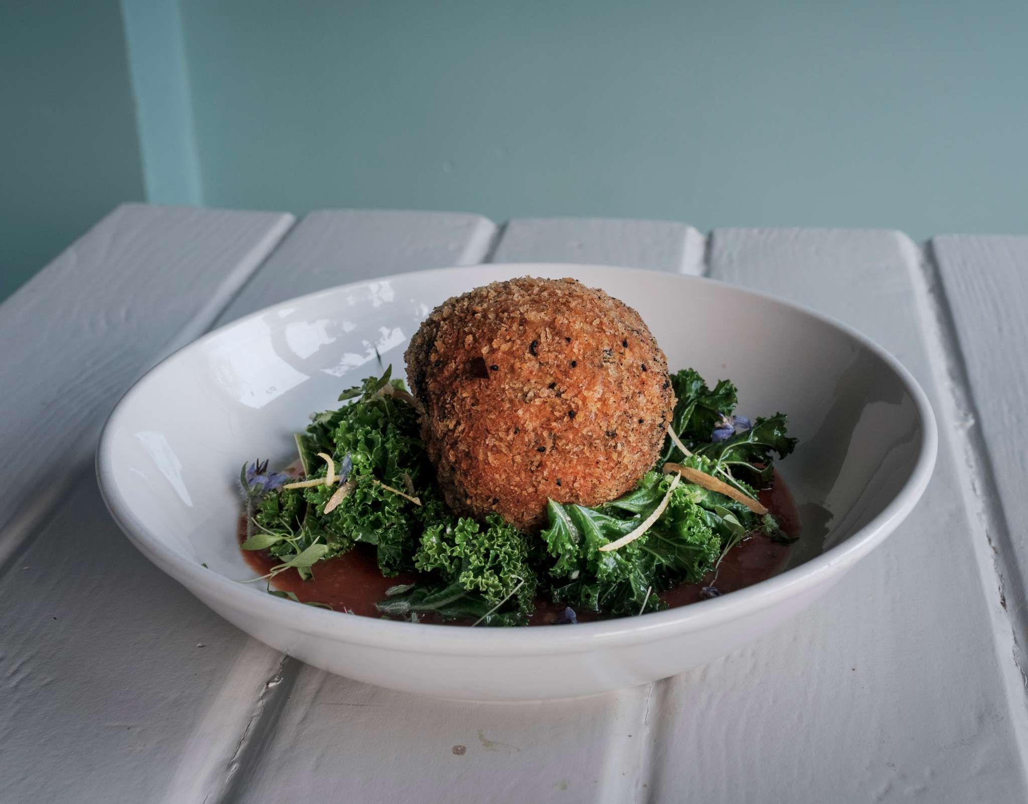 Braised lamb shanks with Snøfrisk® and almond potato puree