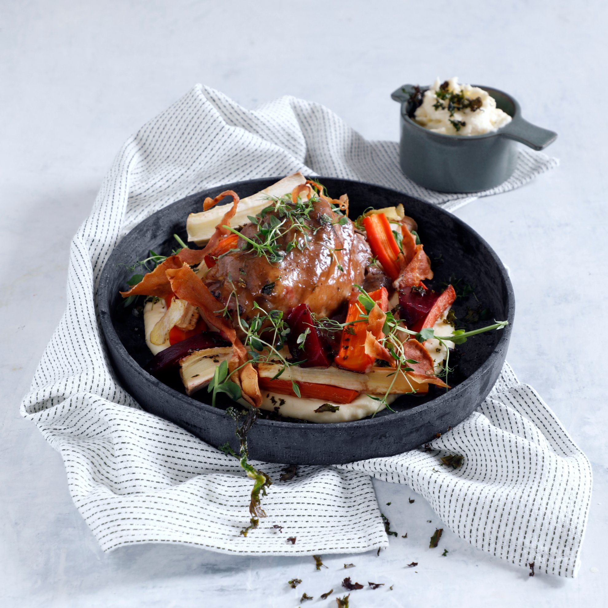 Braised lamb shanks with Snøfrisk® and almond potato puree